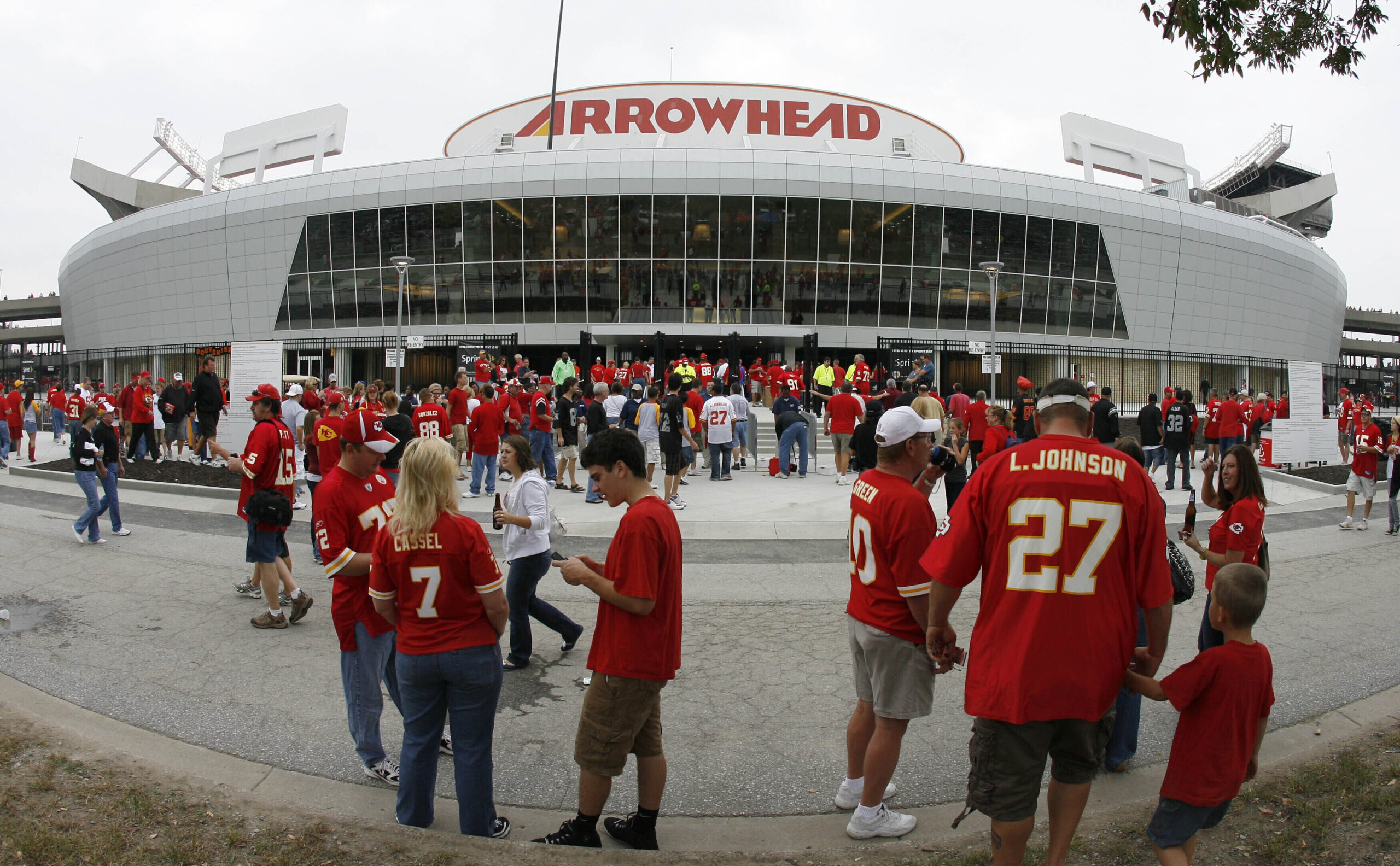Chiefs set deadline of 6 months to decide whether to renovate Arrowhead ...